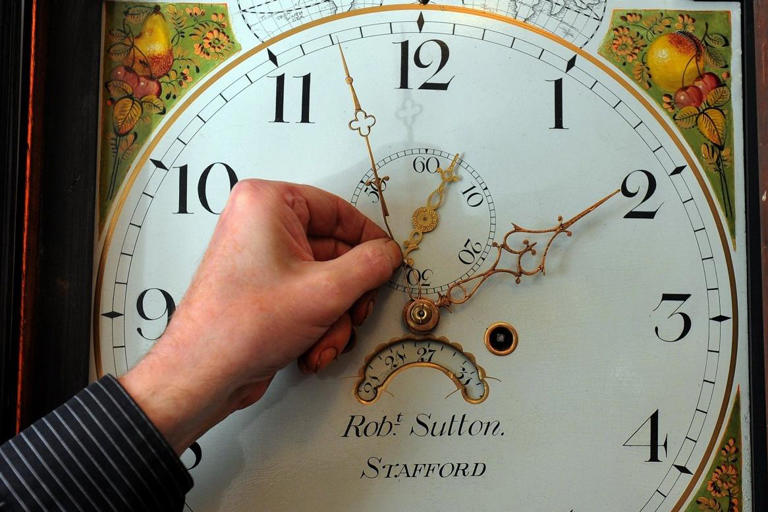 When do clocks go back in the UK and do you gain or lose an hour of ...