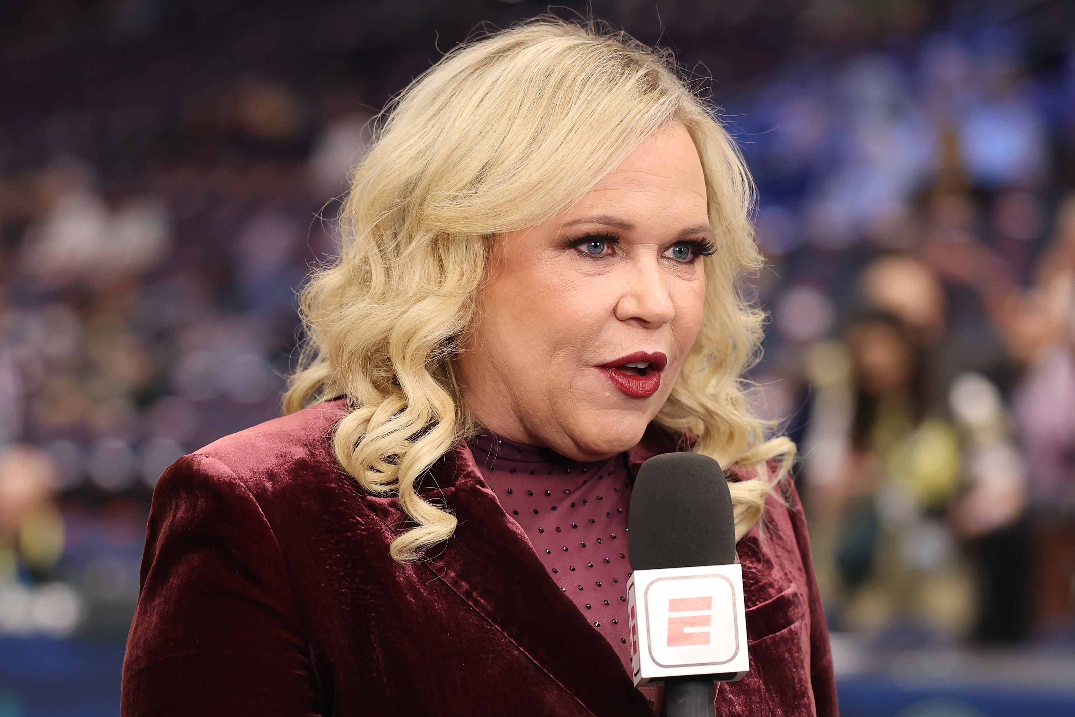 ESPN's Holly Rowe pops back up from tackle and provides her own injury ...