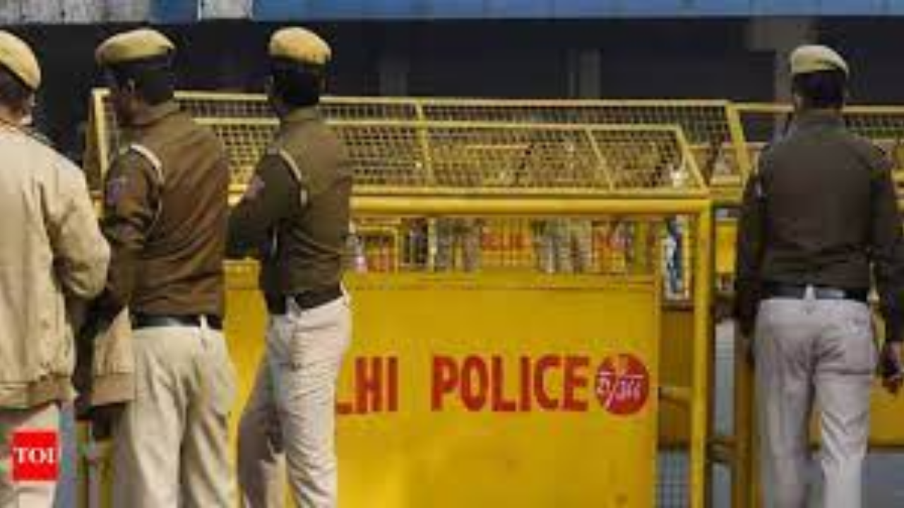 BJP worker falls in Yamuna: Motorcyclist dies after colliding with fire ...