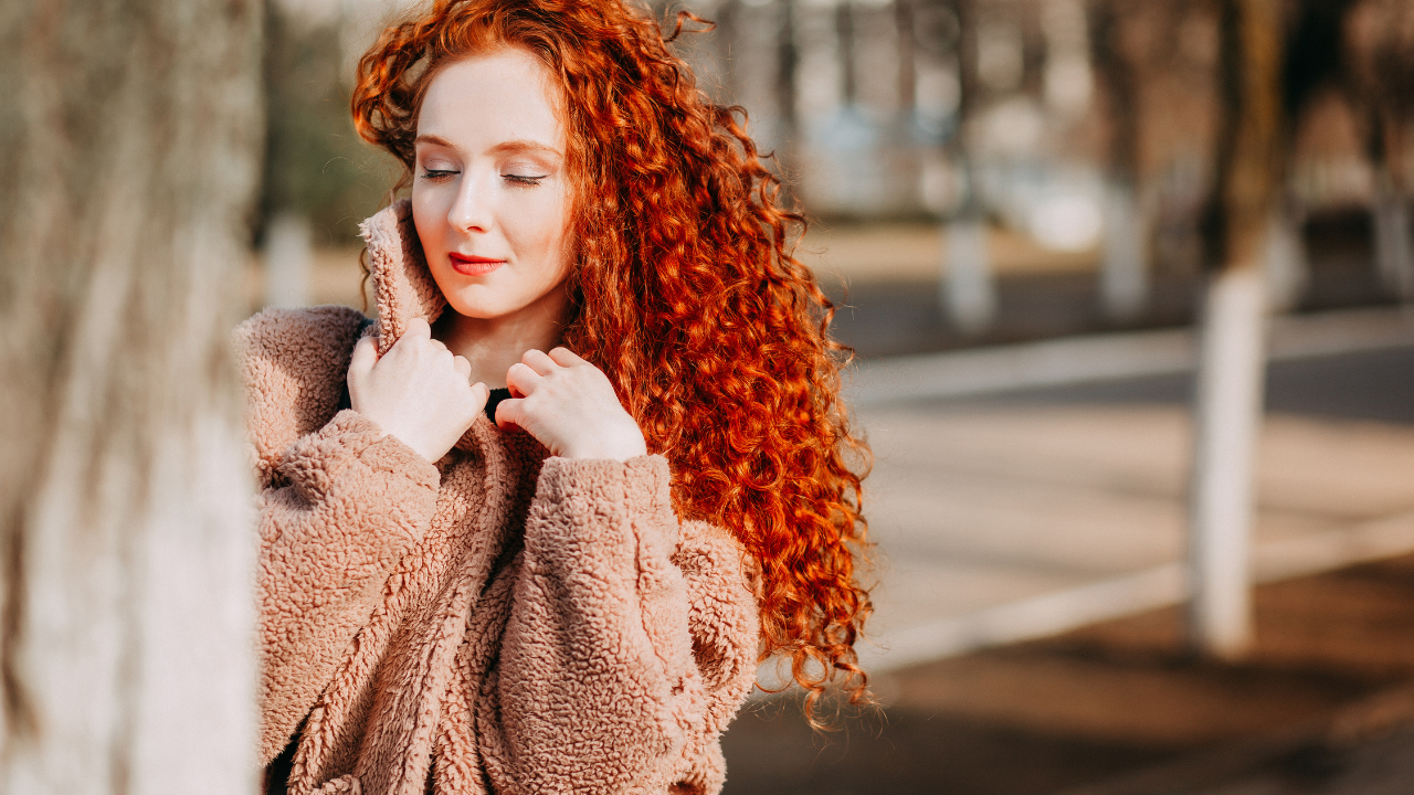 How to straighten curly hair using only a blow dry