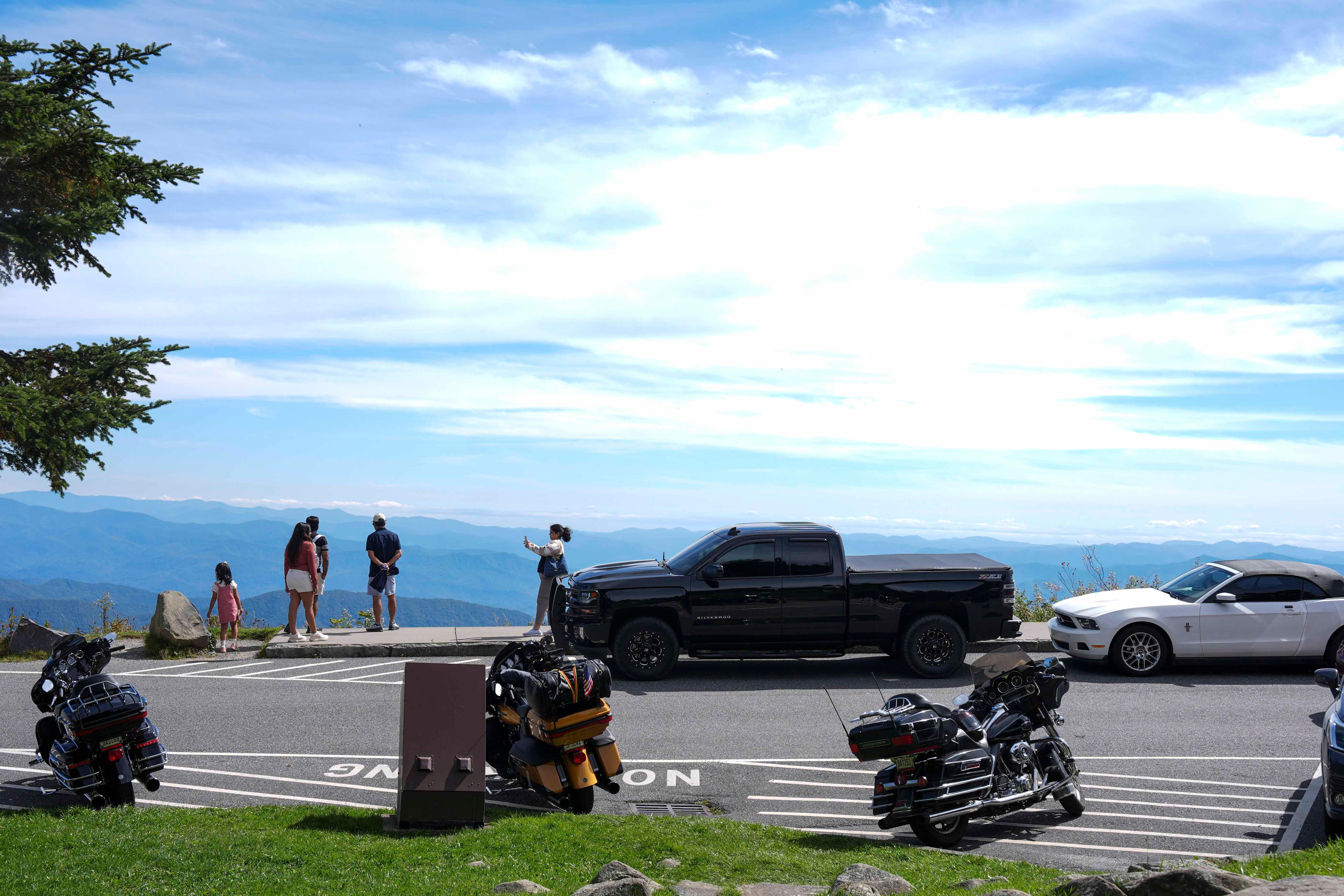 How much did Great Smoky Mountains National Park visits drop in 2025?