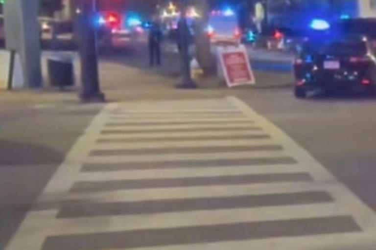 Alabama shooting: 2 killed, 14 injured as gunfire erupts after ...