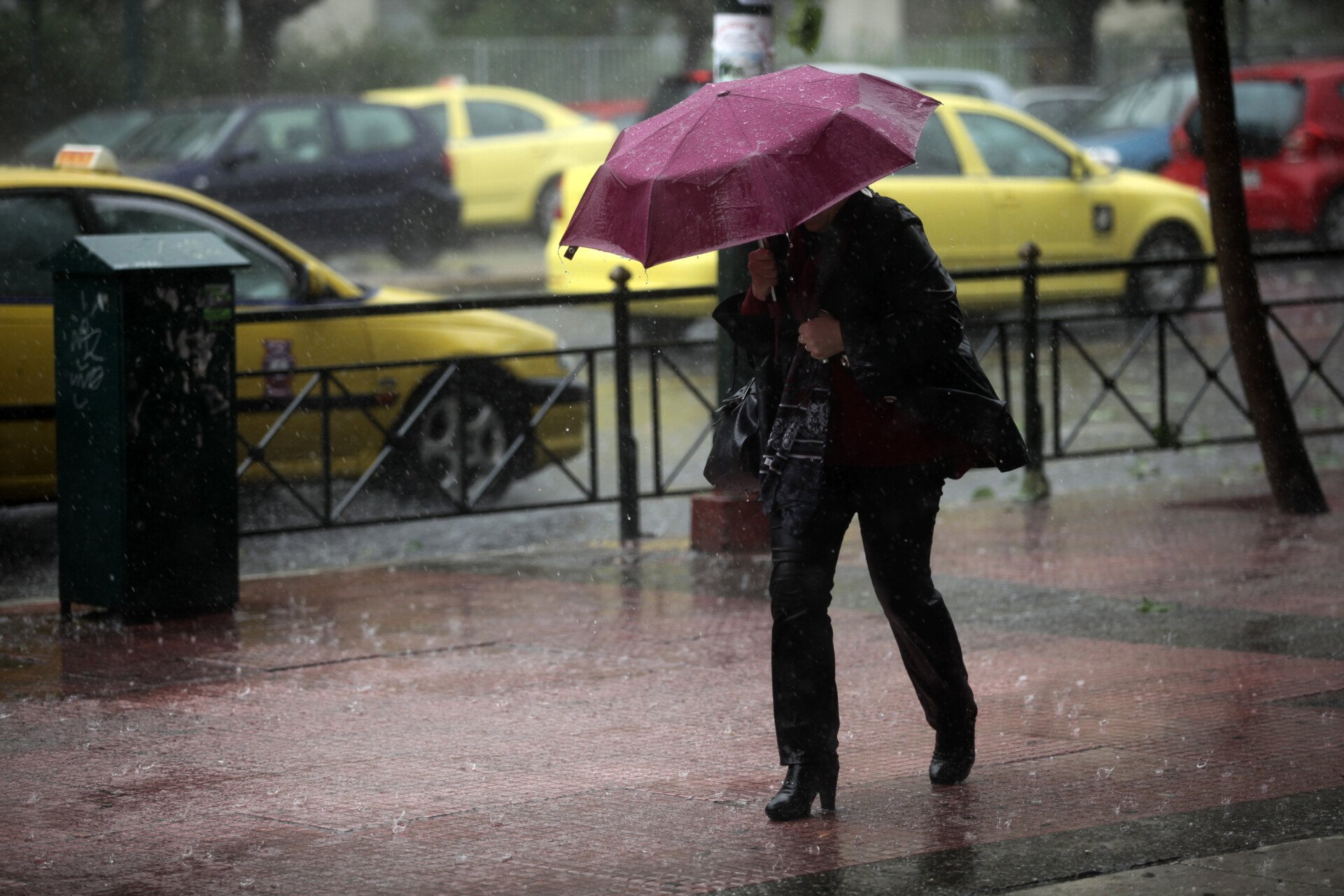 Έρχεται νέο κύμα κακοκαιρίας με βροχές, καταιγίδες και πτώση ...
