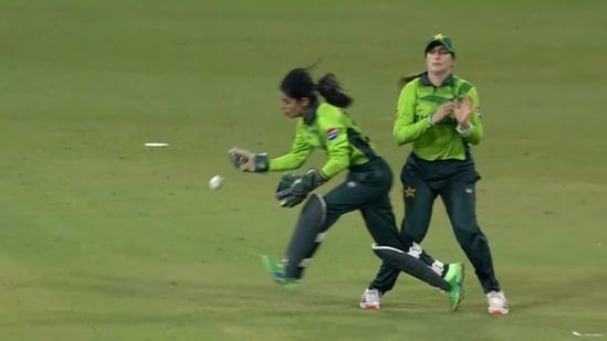Pakistan brutally trolled for epic fielding blunder, two players ...