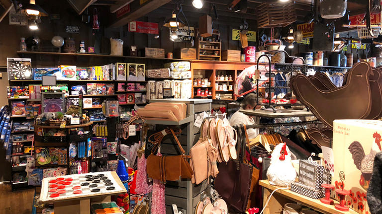 Tennessee's Cracker Barrel With Smoky Mountain Views And Appalachian ...