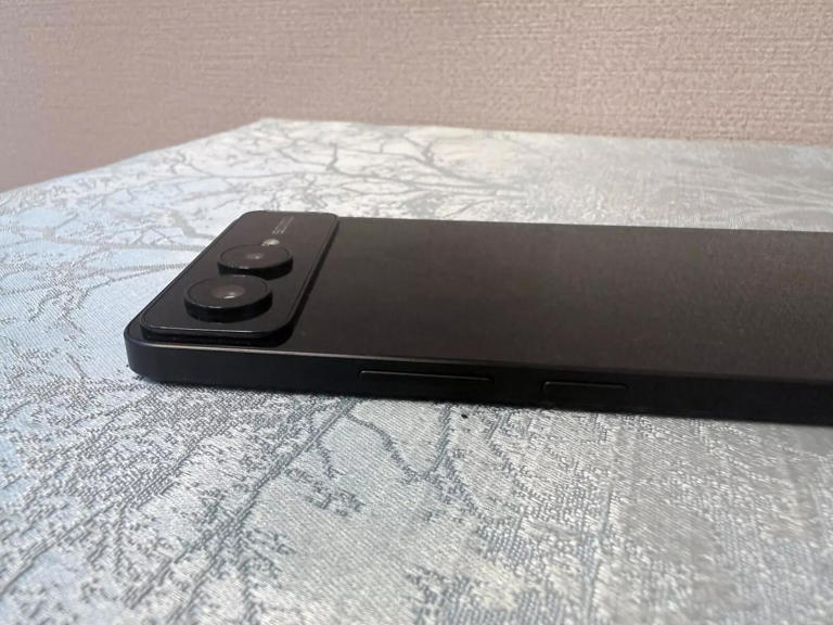 Lava Blaze AMOLED 2 review: Slim design, bright display