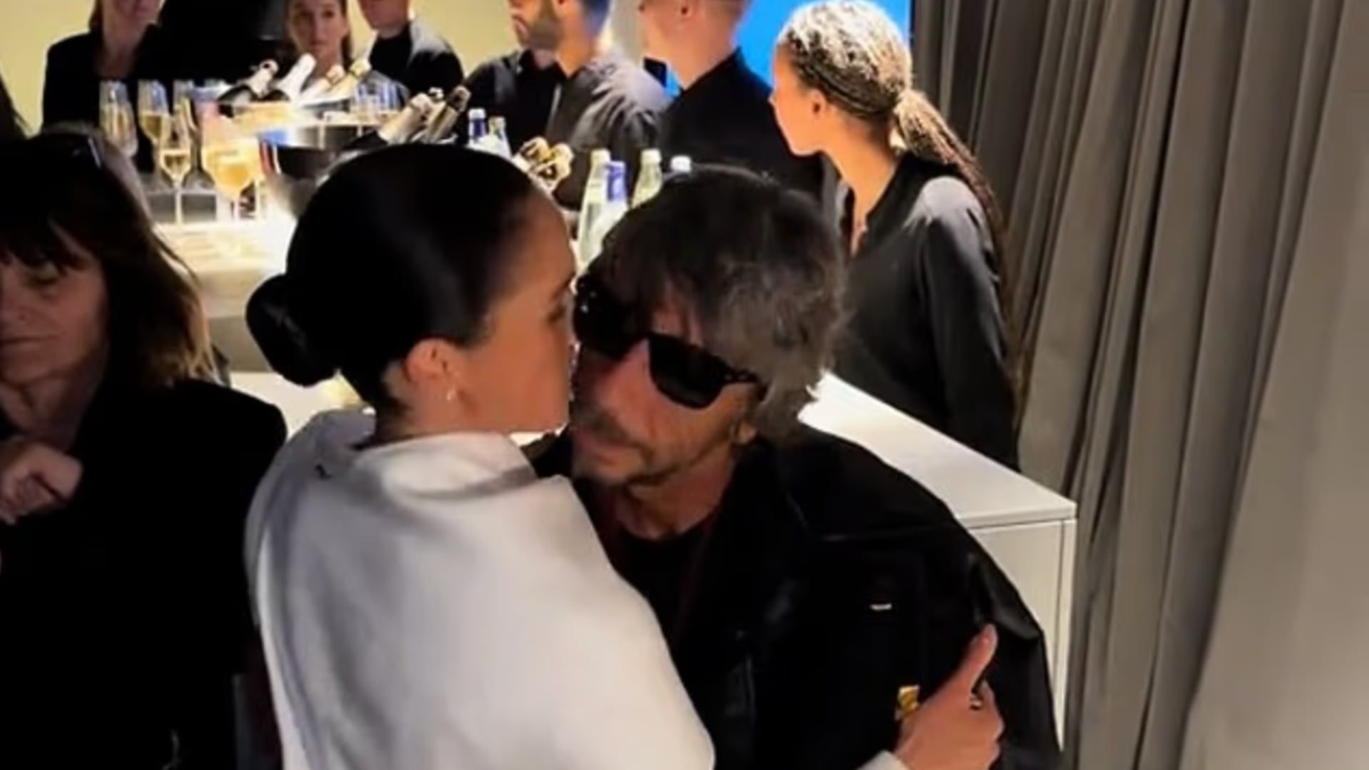 Beinahe-Kuss: Peinlicher Moment für Herzogin Meghan auf der Fashion Week