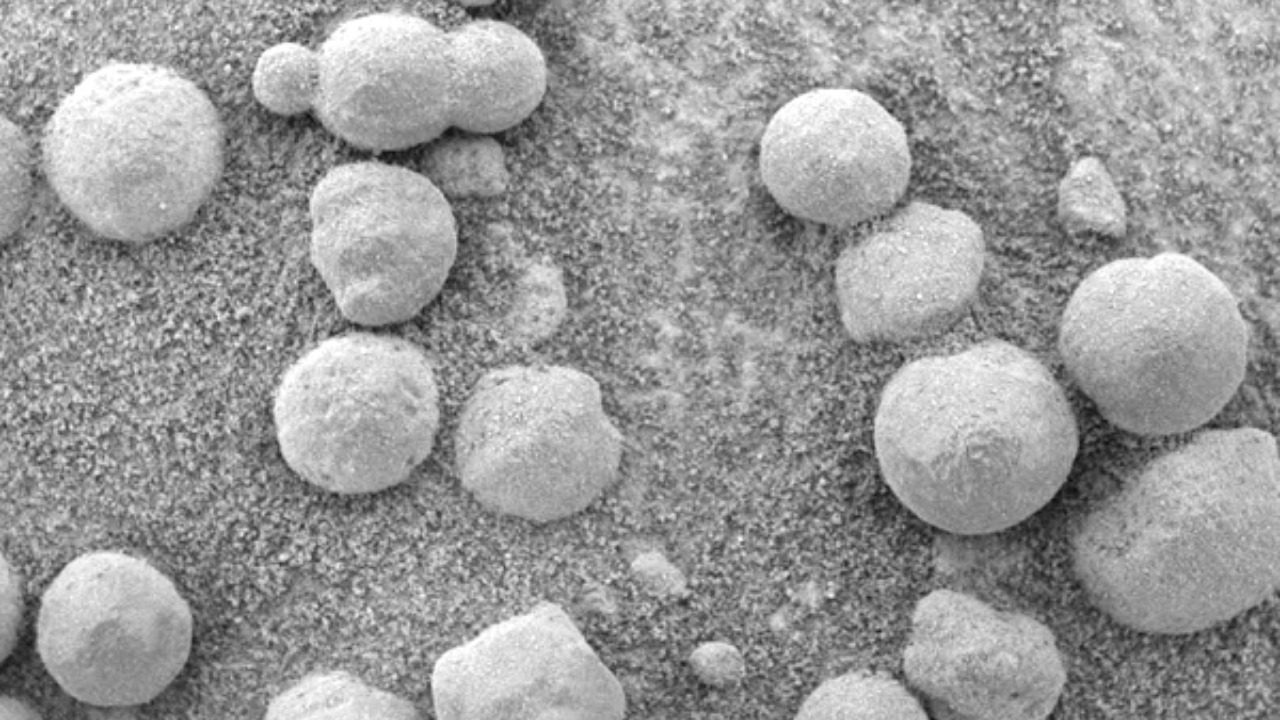 NASA spots 5 strange rock formations on Mars