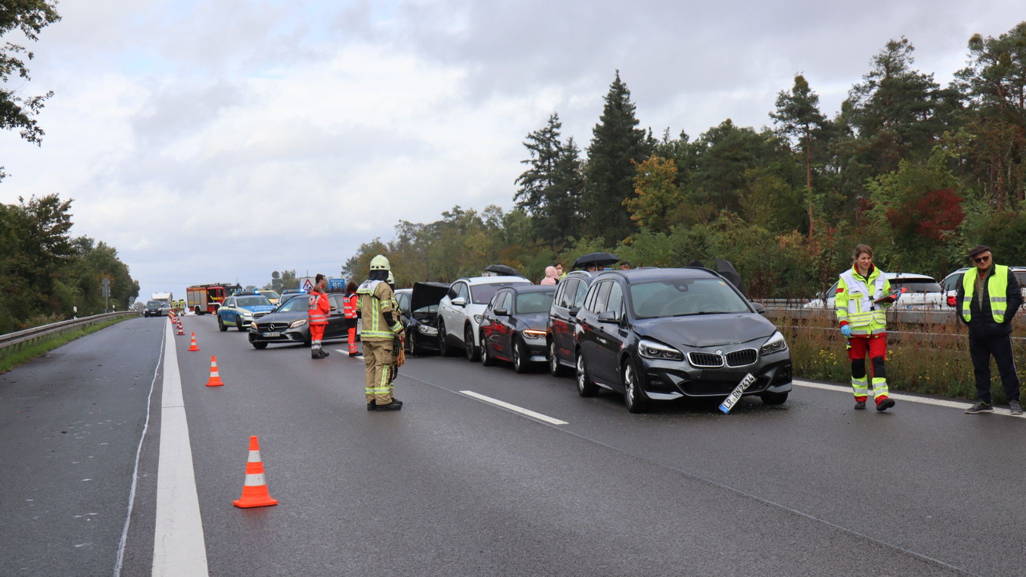 Crash auf der A5 - Sieben Fahrzeuge bei Unfall beteiligt