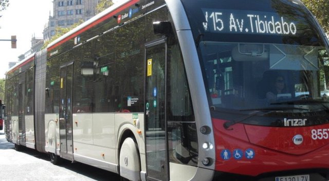La línea de bus V15 de TMB vuelve a circular de subida por la Via ...