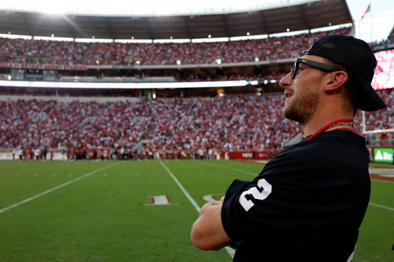 Johnny Manziel flips off Alabama fans during Crimson Tide win over ...