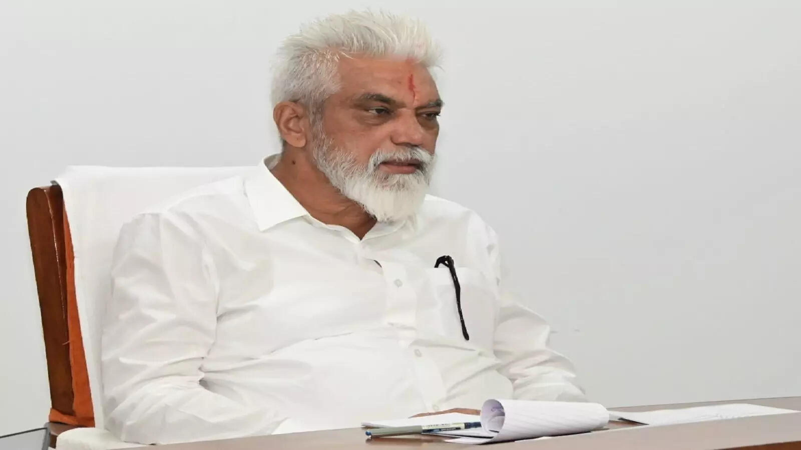 Nashik guardian minister issue will have to be taken to Donald Trump ...