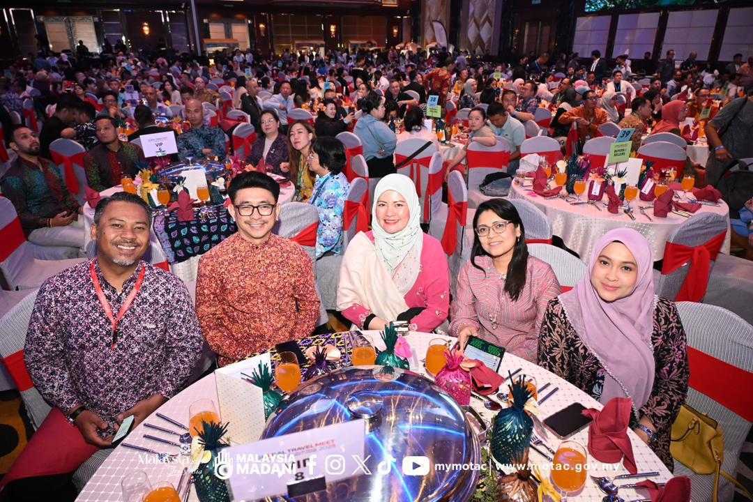 'Liar, liar pants on fire': Khairy taunts tourism minister over booze ...