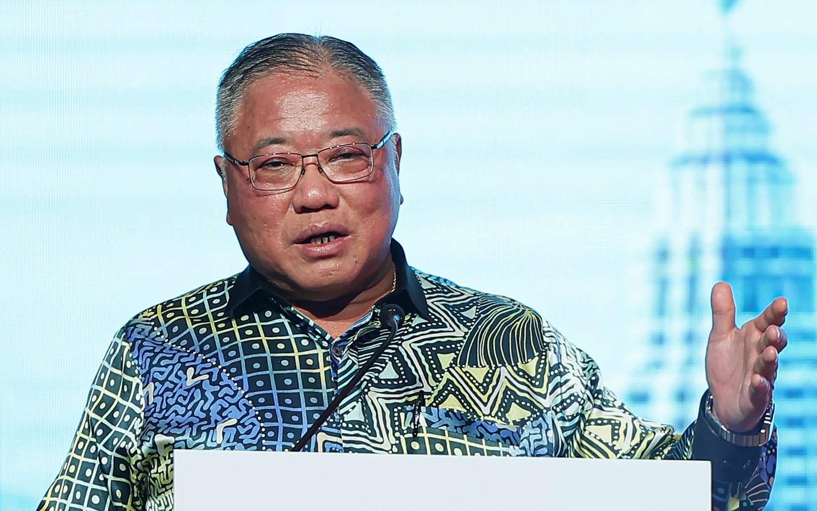 Minister insists industry players ‘took over’ gala dinner from Tourism ...