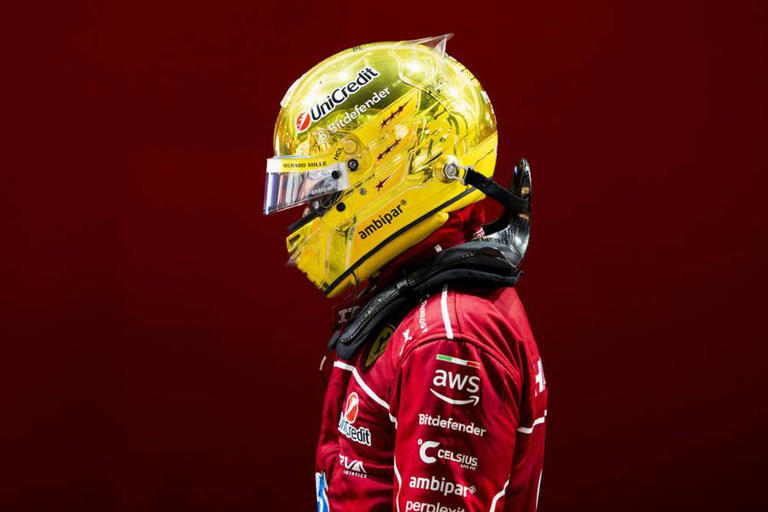 Wie Seb damals: Goldener Hamilton-Helm geht viral