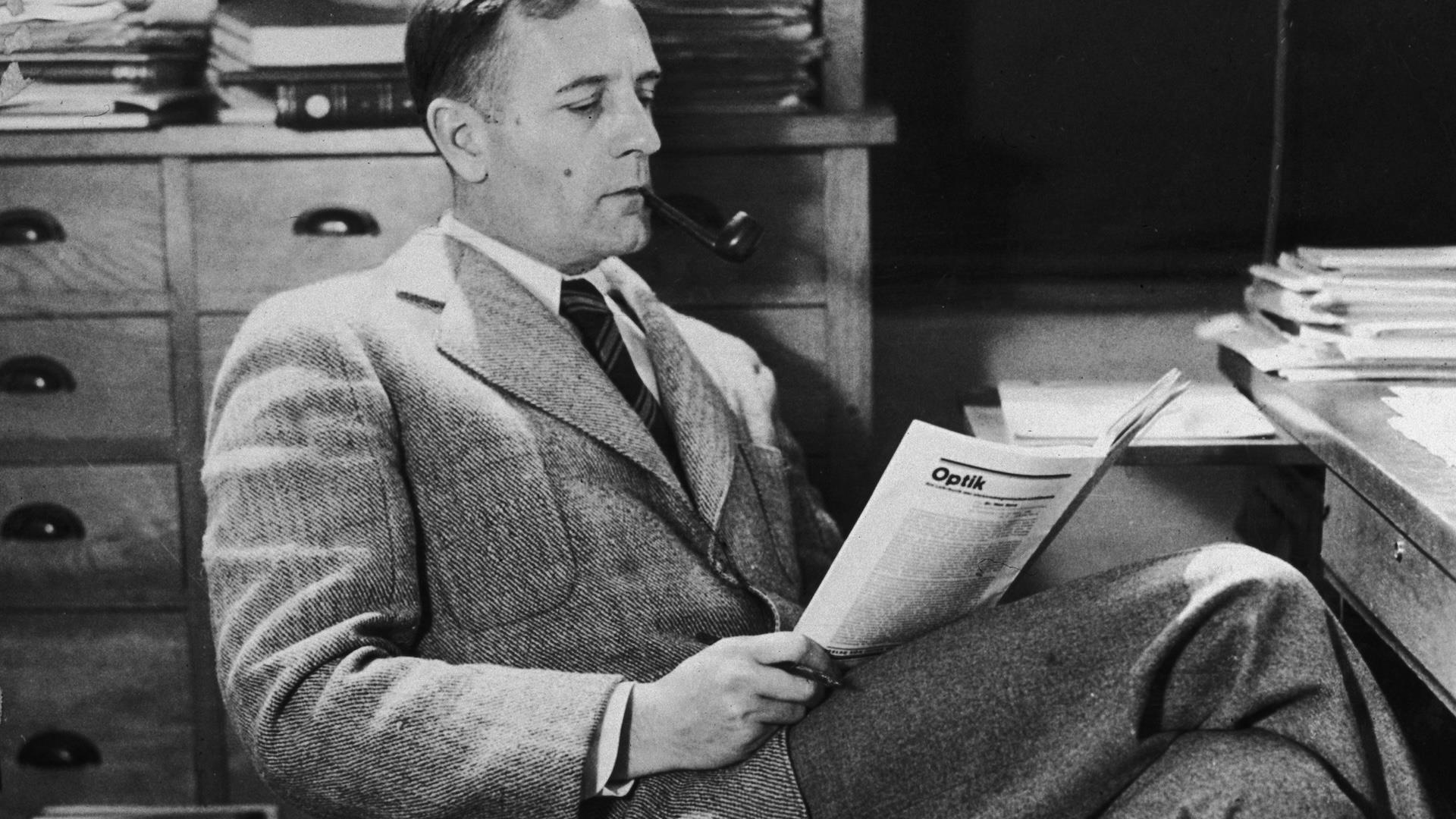 Science history: Edwin Hubble uncovers the vastness of the universe ...