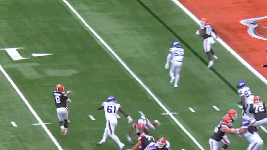 Dillon Gabriel Throws First TD of His NFL Career in Browns-Vikings Game
