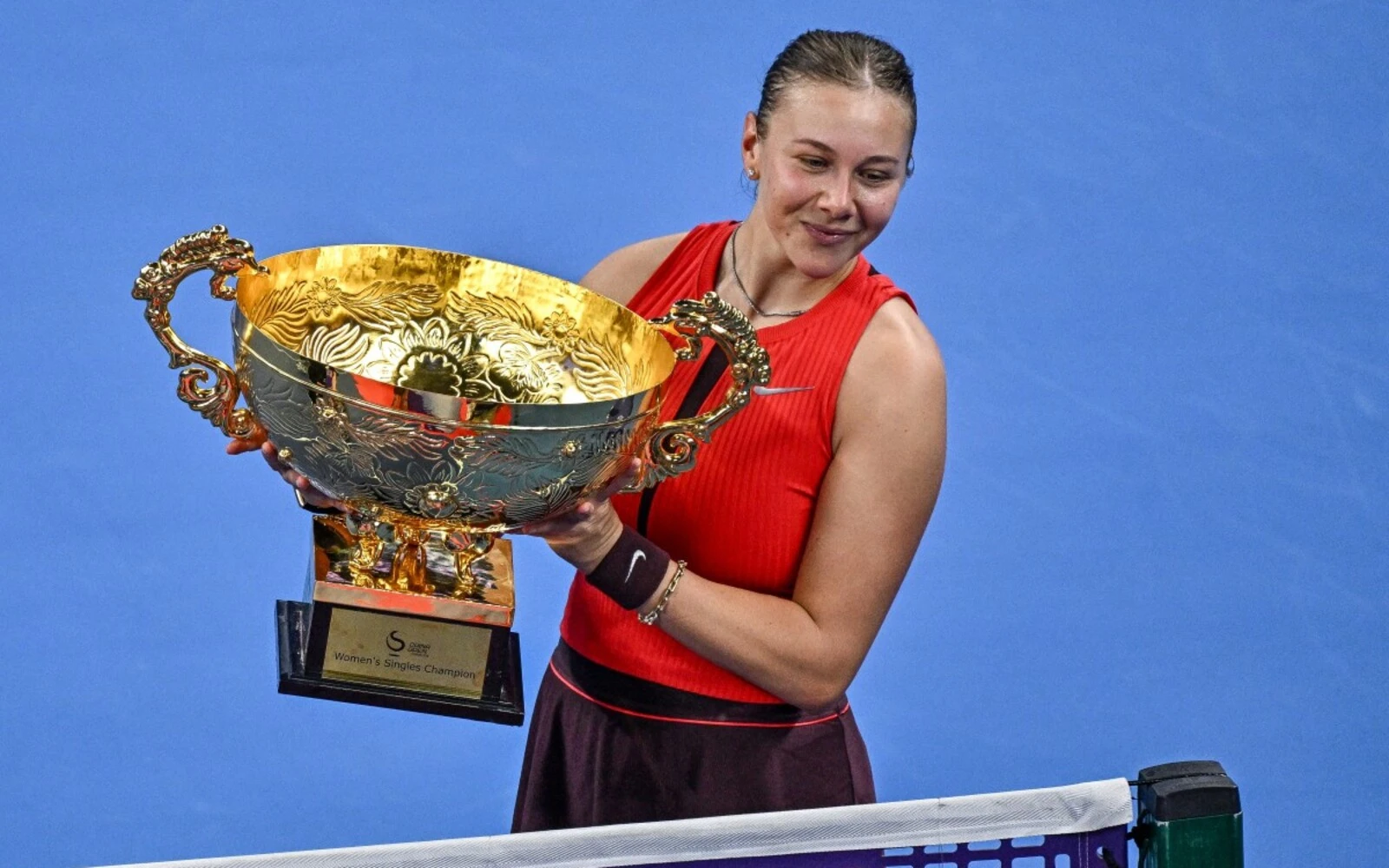 Anisimova fights off Noskova challenge to win China Open