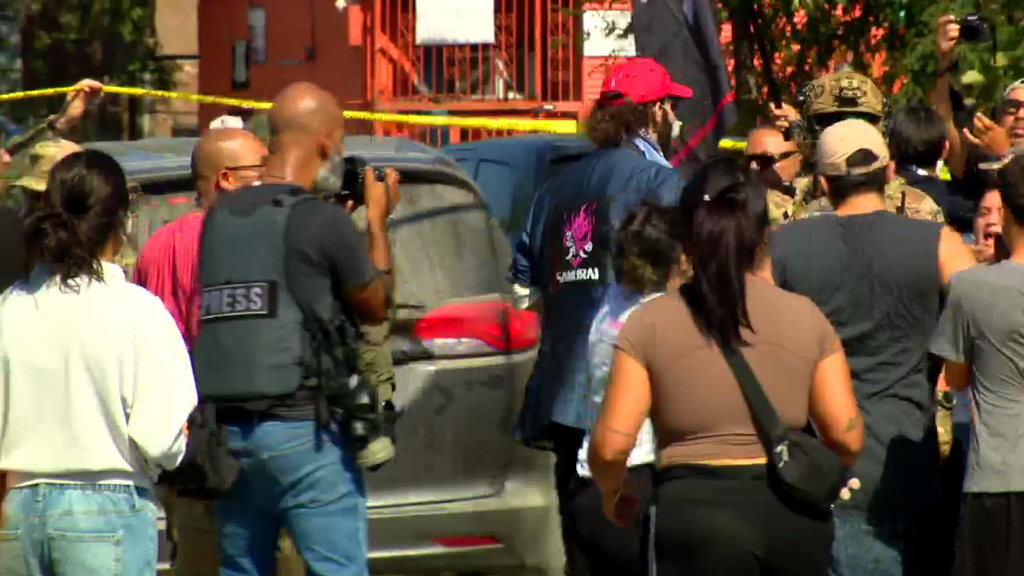 Federal agents shoot woman in Chicago neighborhood after allegedly ...
