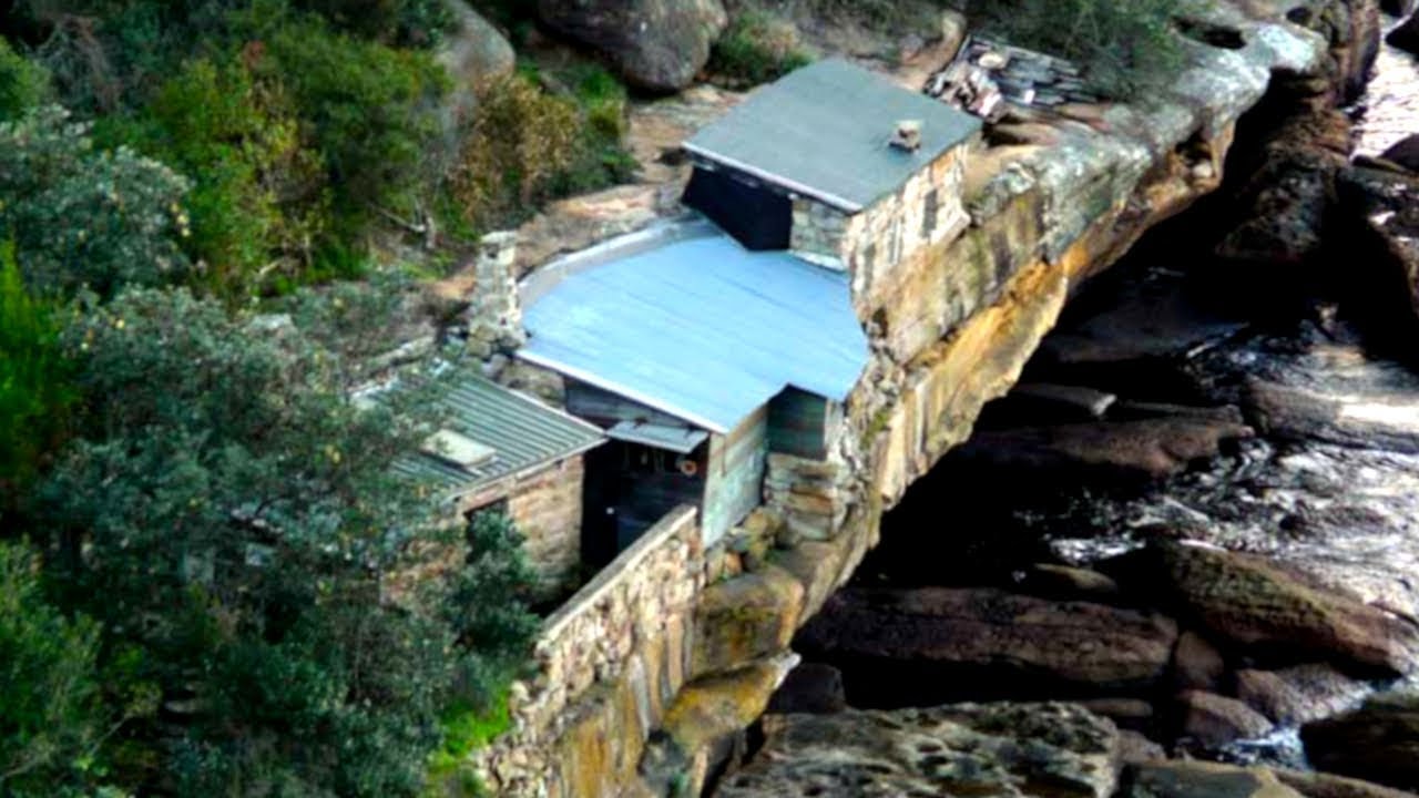 Exploring abandoned cliffside huts in Sydney