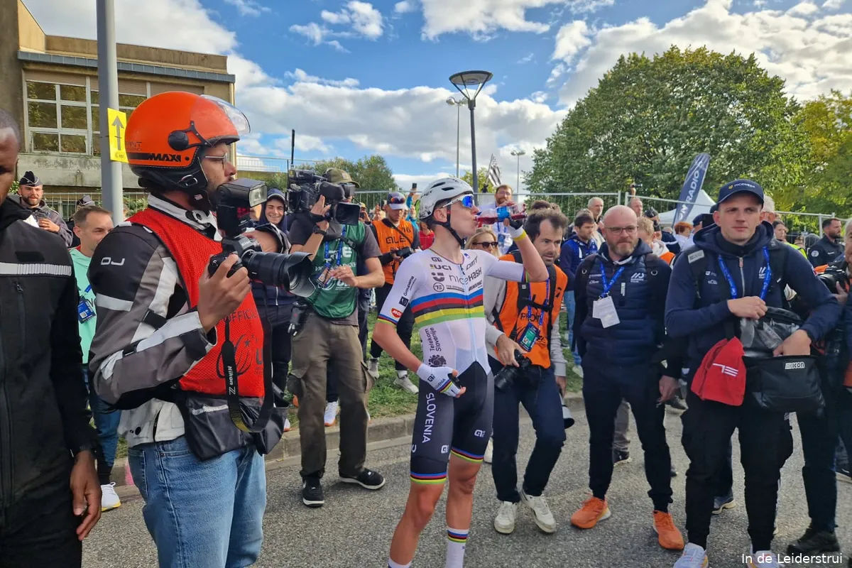 Pogacar legt uit waarom hij weer zó vroeg ging en denkt bij ode aan de eendagskoers duidelijk ...