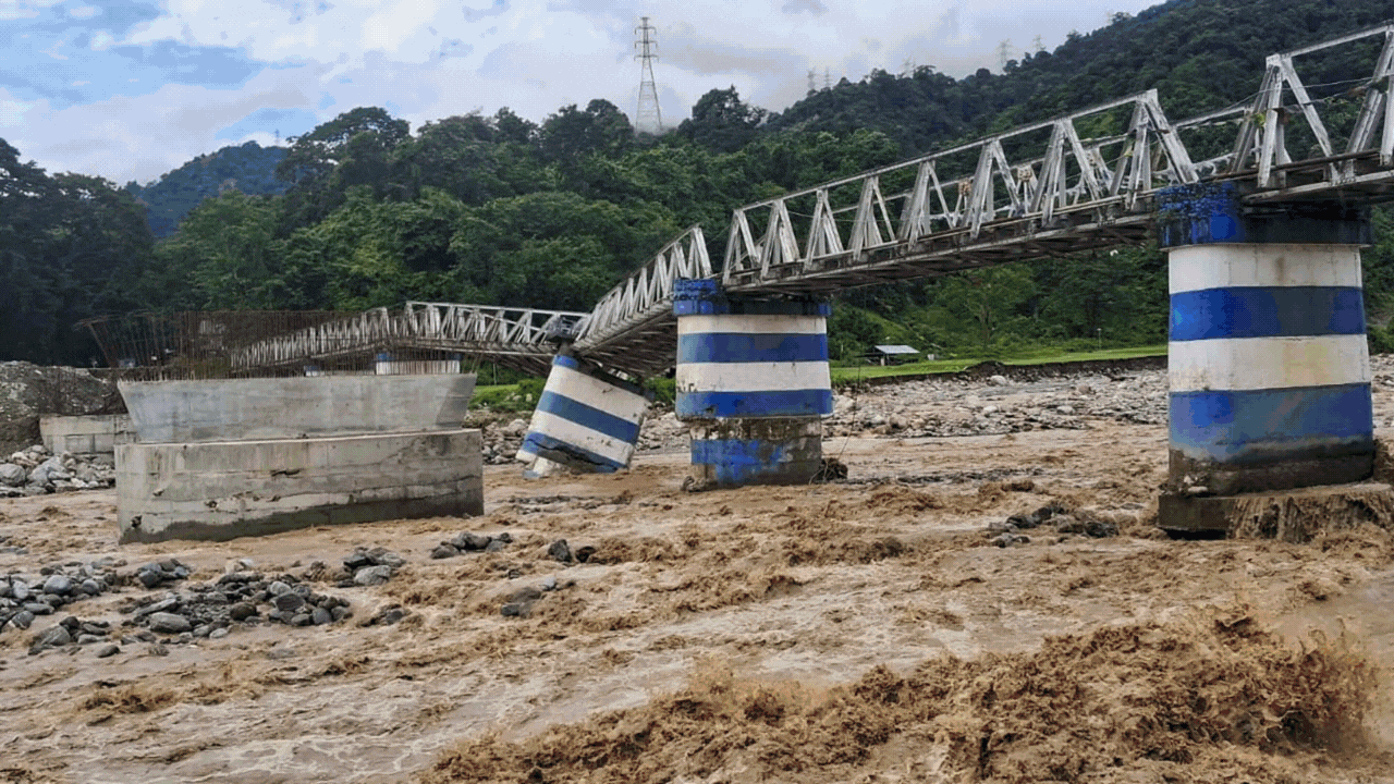 Hills in chaos: 20 killed as landslides hit Bengal's Mirik and ...