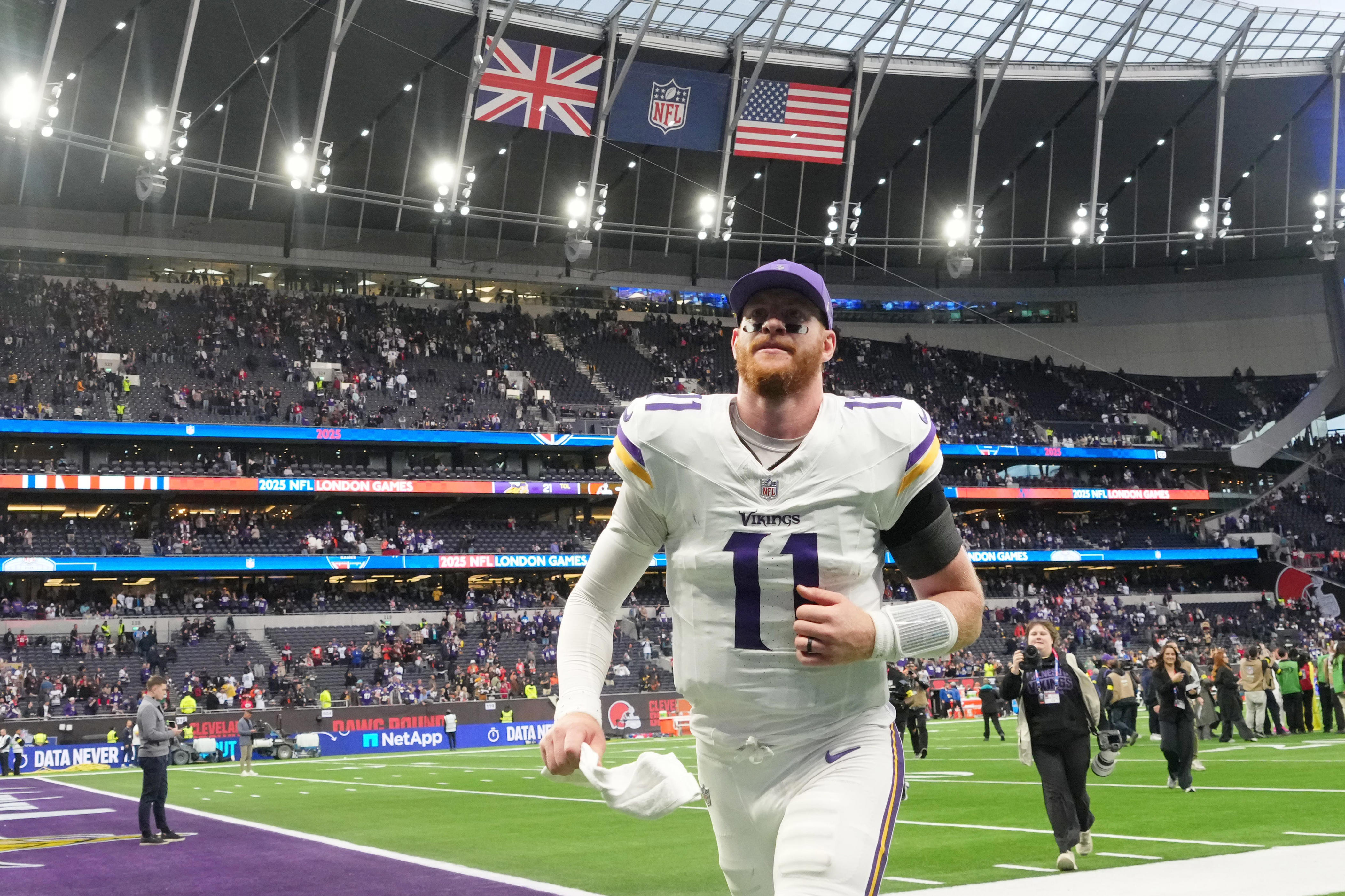 Carson Wentz has not earned the Vikings starting job despite two good weeks