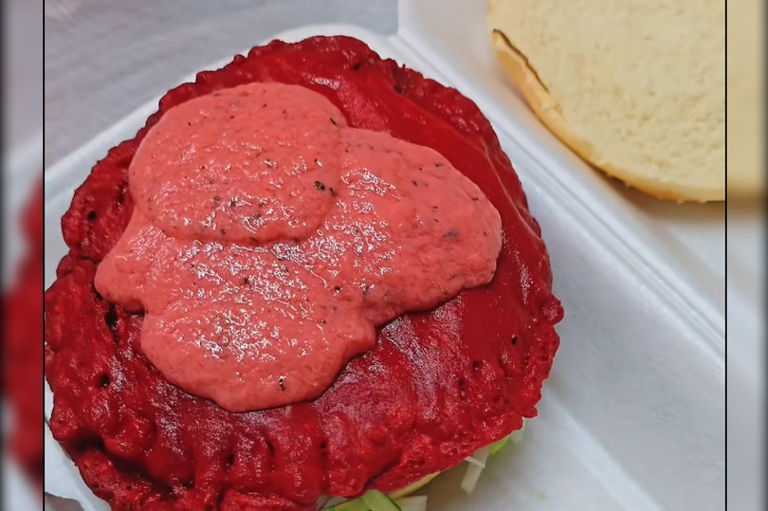 Innovative takeaway creates 'Scottish first' Pakora Burger and it looks ...
