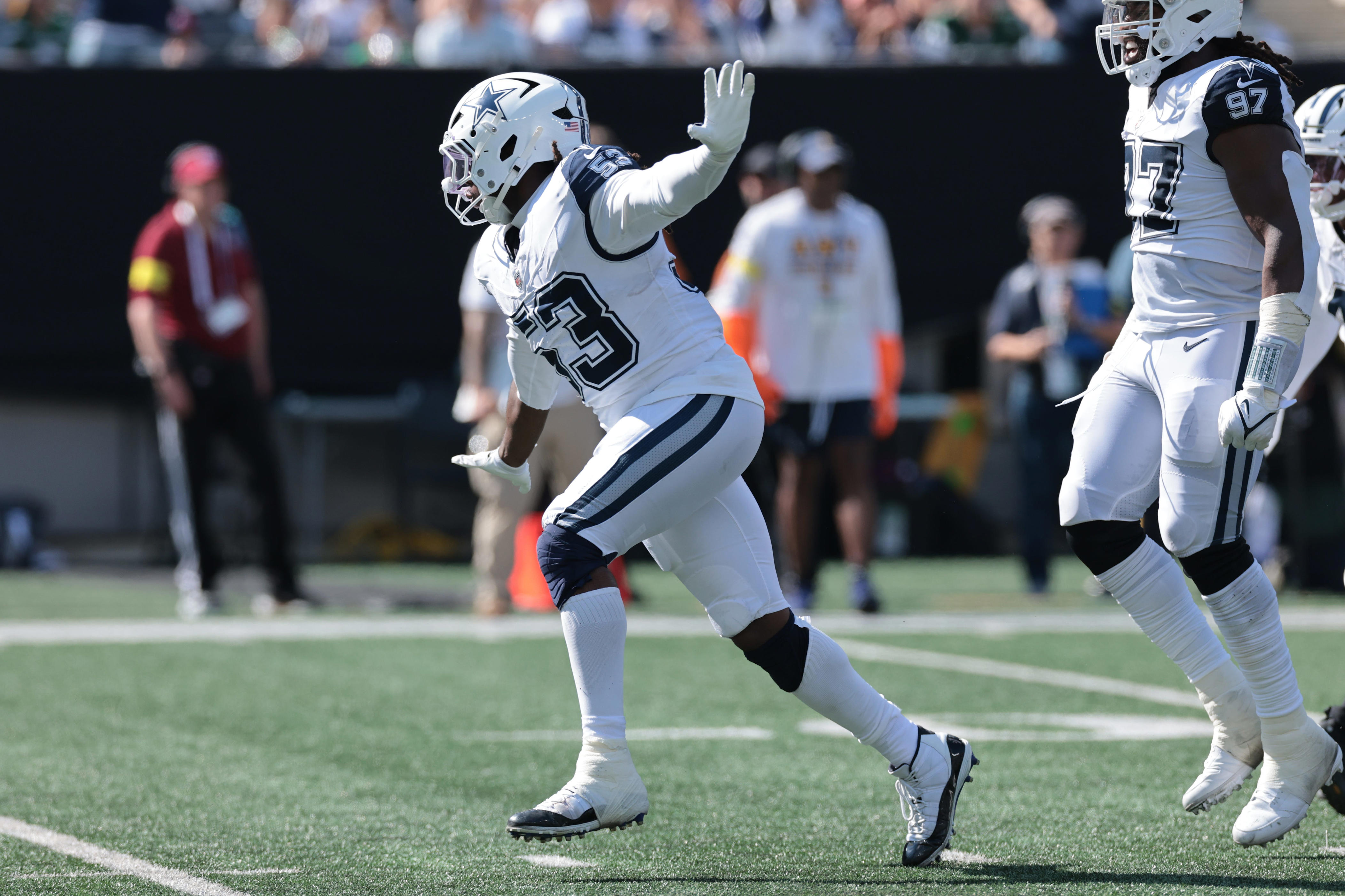 Cowboys defender wins prestigious national award; Dallas roster now ...
