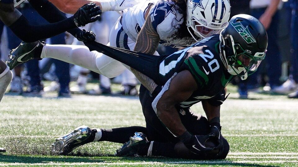 Breece Hall injury: New York Jets RB leaves during first half of NFL ...