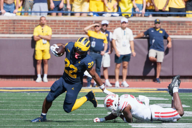 See photos as Michigan finds tempo, beats Wisconsin 24-10
