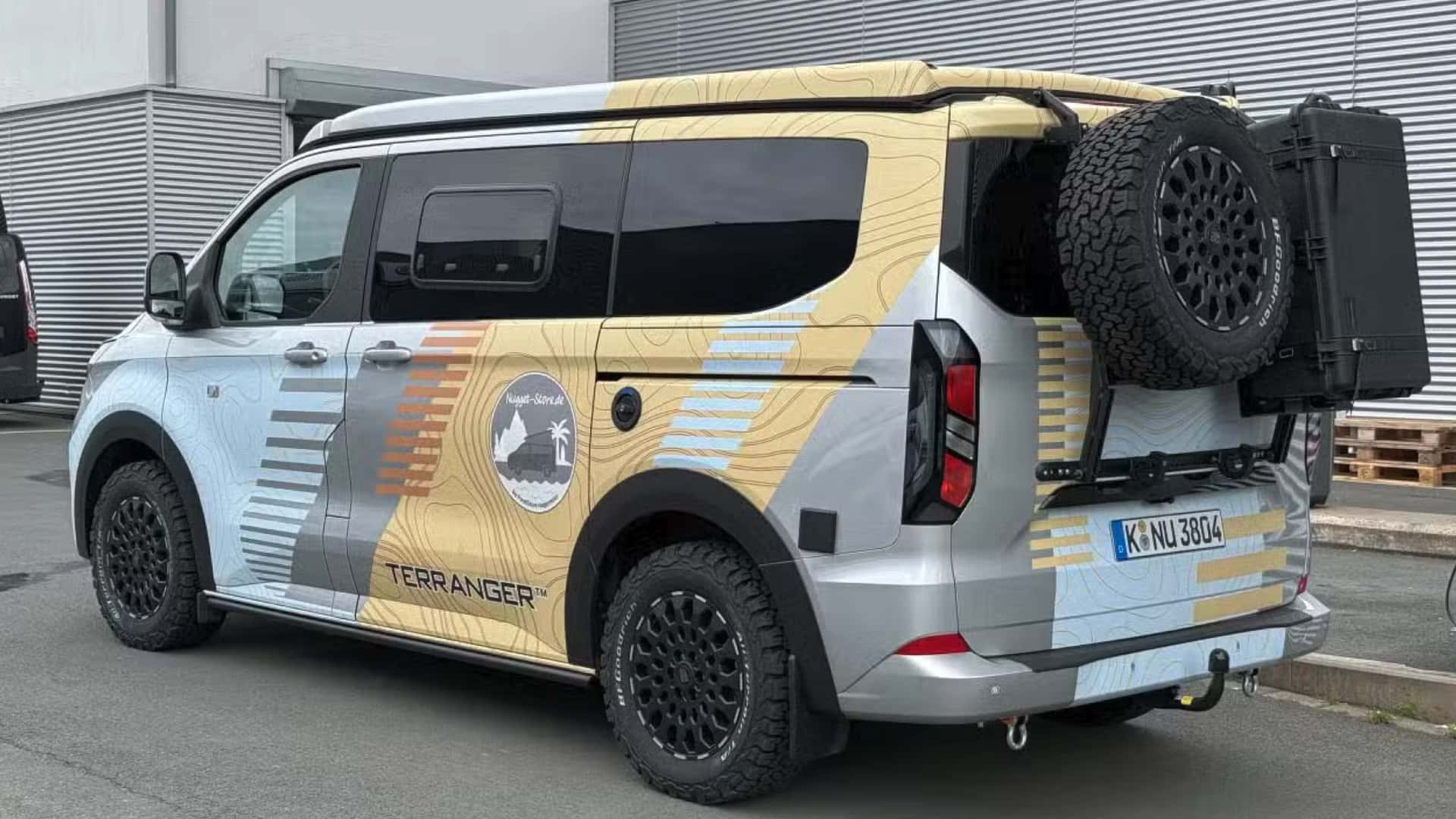 Camper, 4x4 y con este estupendo aspecto, así es la Ford Transit de ...