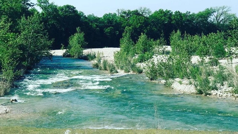Texas' Most Underrated Swimming Hole Is A Calm, Crystal-Clear Paradise ...