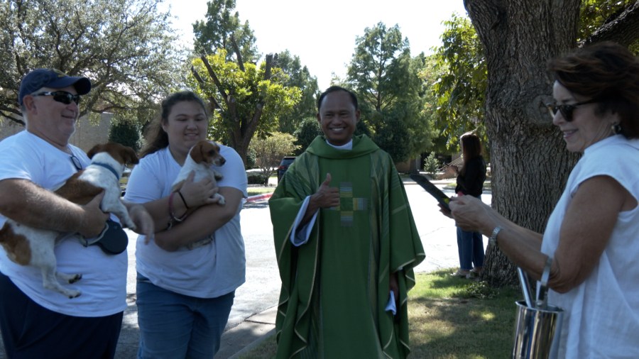 Abilene church blesses pets in annual tradition