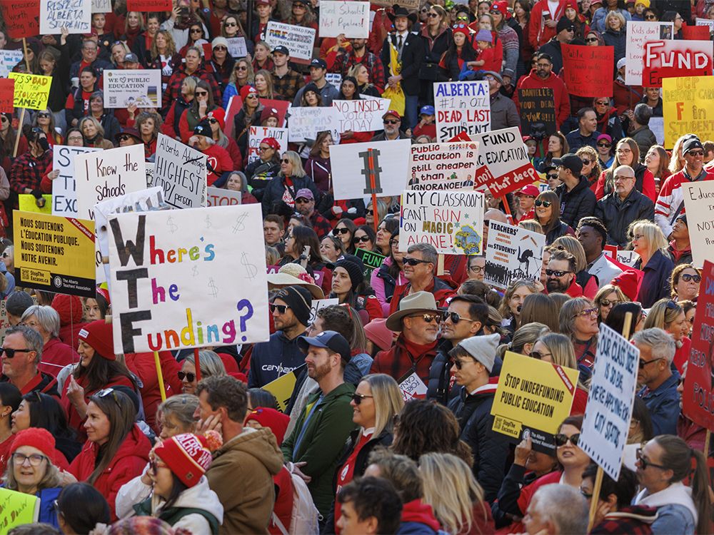 Thousands rally in downtown Calgary ahead of provincewide teachers' strike