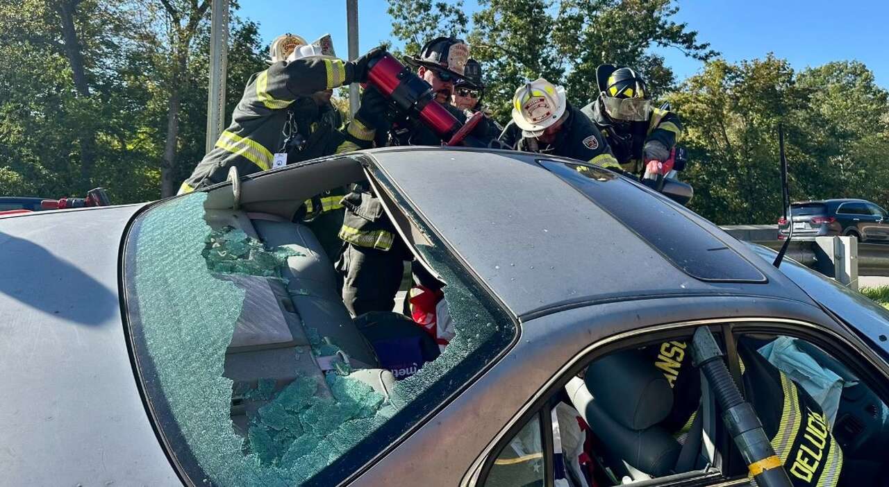 Ansonia firefighters extricate driver after crash on Route 8 ramp ...