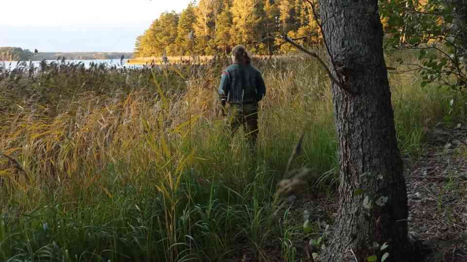 3 Days Alone: Building a Log Shelter on a Remote Island