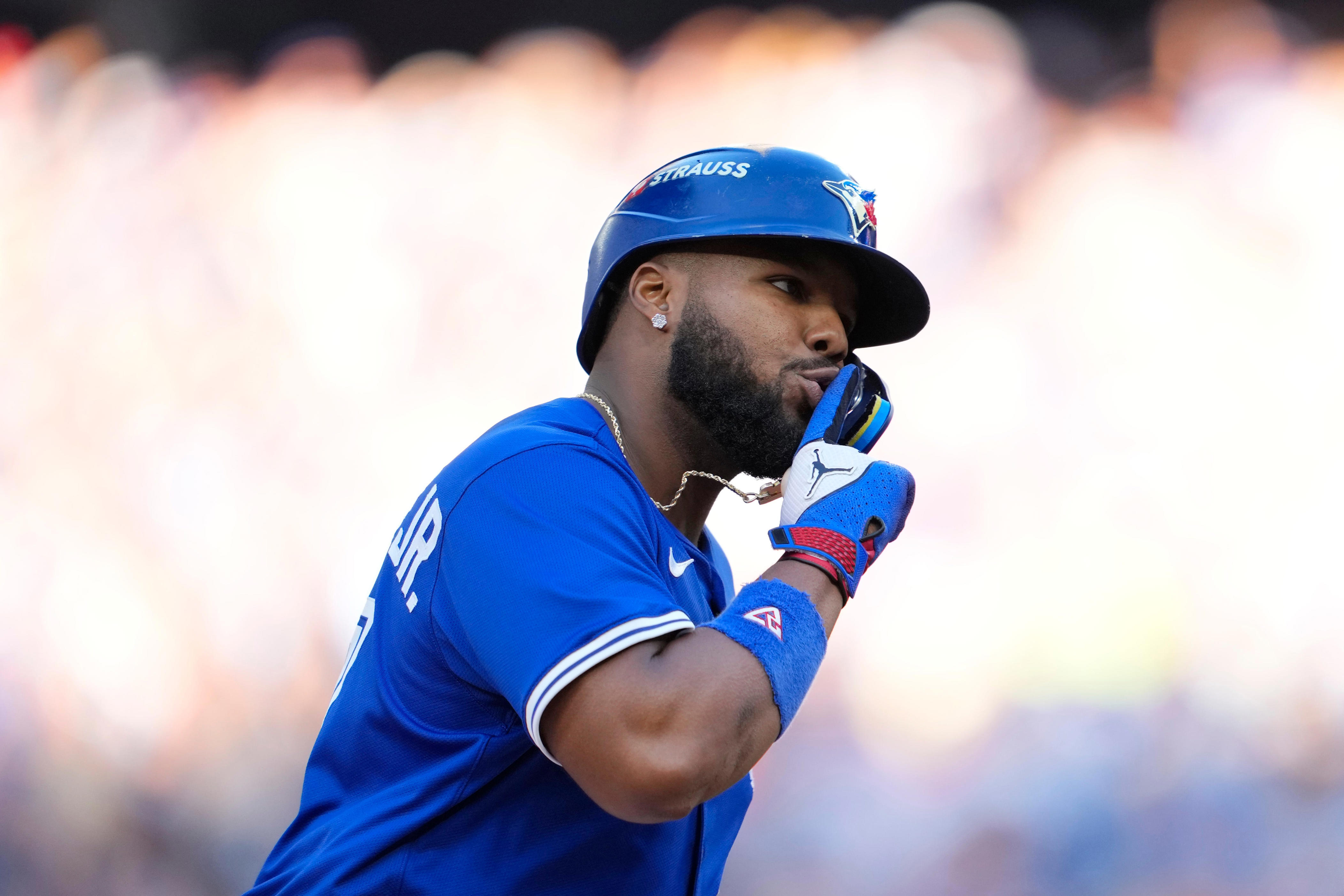Watch Vladimir Guerrero Jr.'s monster grand slam and epic pose vs Yankees