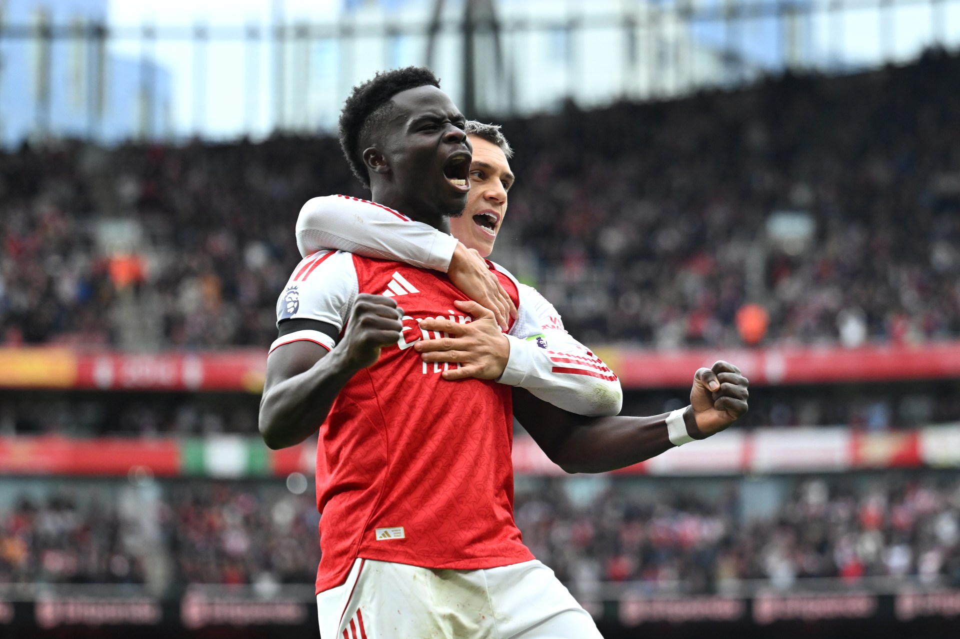 Saka reveals the Arsenal hero who always messages him