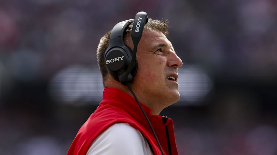 Patriots’ Mike Vrabel Reacts to Prime Time Debut