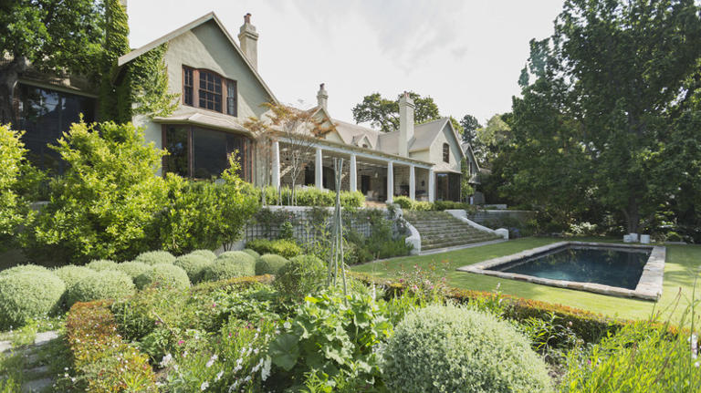 12 Low-Maintenance Flowers That Give A High-End Garden Look Without The ...