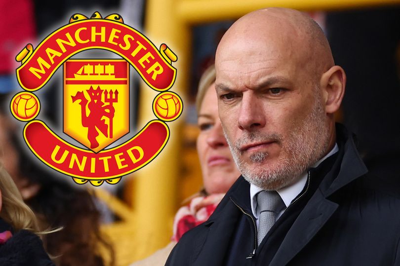 Howard Webb 'admits huge referee mistake' during Man Utd Premier League ...