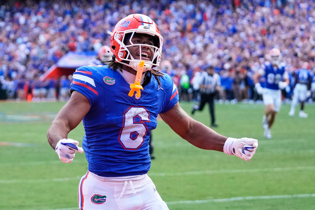 Freshman receiver Dallas Wilson is 'a specimen' for floundering Florida ...