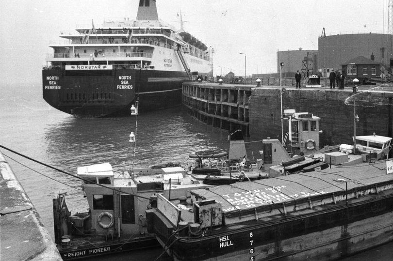 Photos from around the Hull area in 1976 from King George Dock to ...