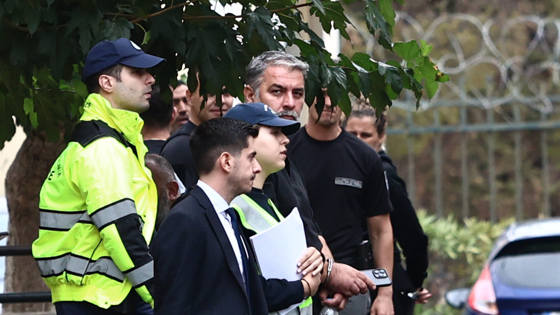Εχω και αγροτικό, πάμε θέατρο;