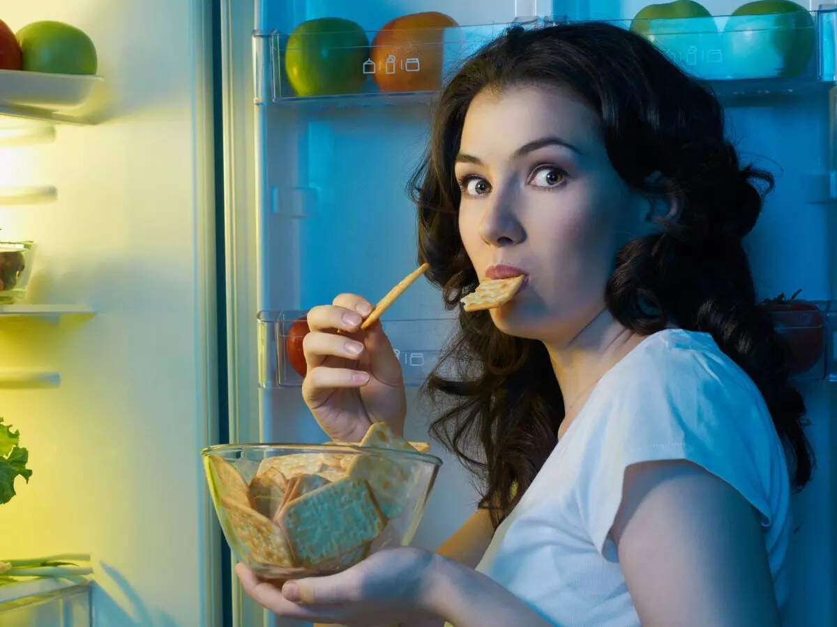 Hidden risks of eating before bed and when a snack actually helps. The ...