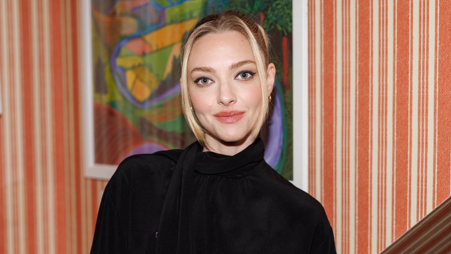 Amanda Seyfried's Luxe Travel Bag Screams 'First Class Style' - Get the ...