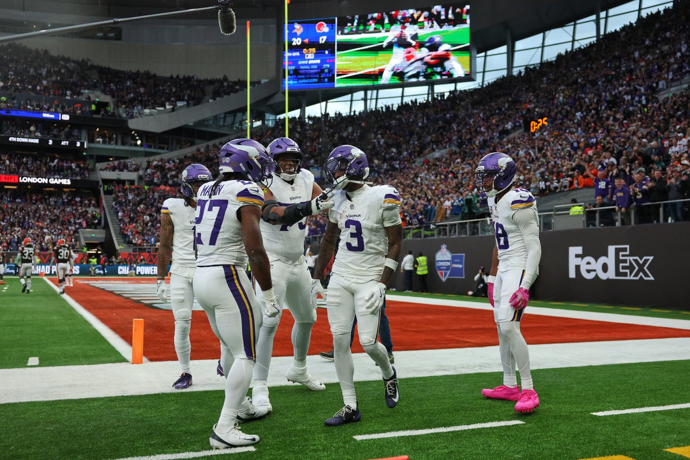 Vikings lean again on strong team chemistry to fuel clutch win despite ...