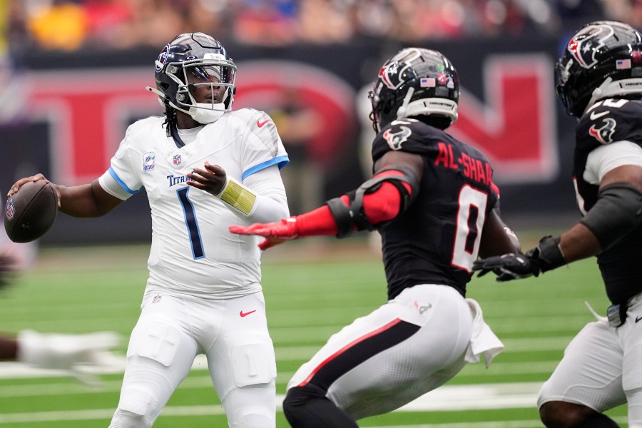 Titans look for first win at Arizona