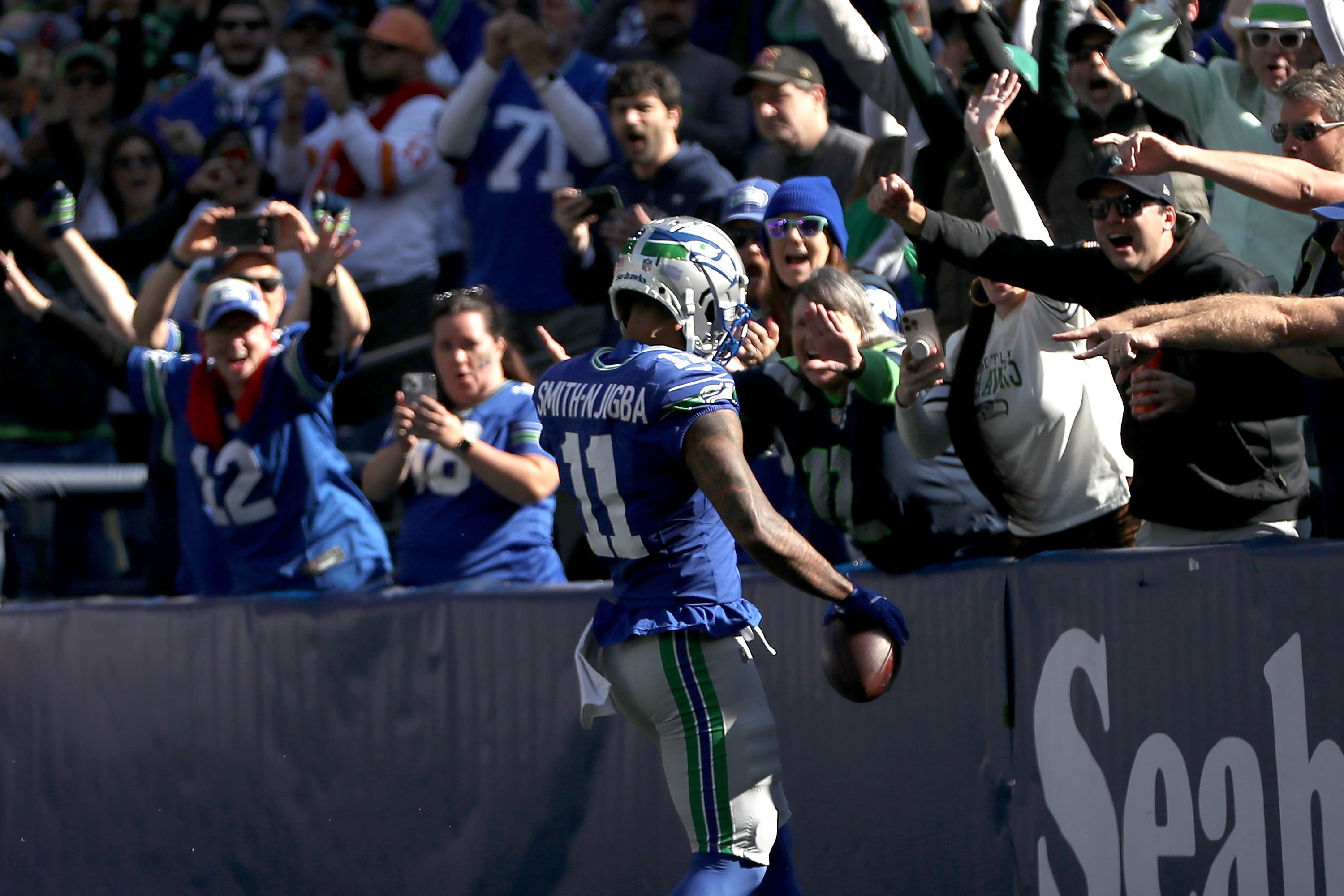 Watch: touchdowns by Jaxon Smith-Njigba and Zach Charbonnet give ...